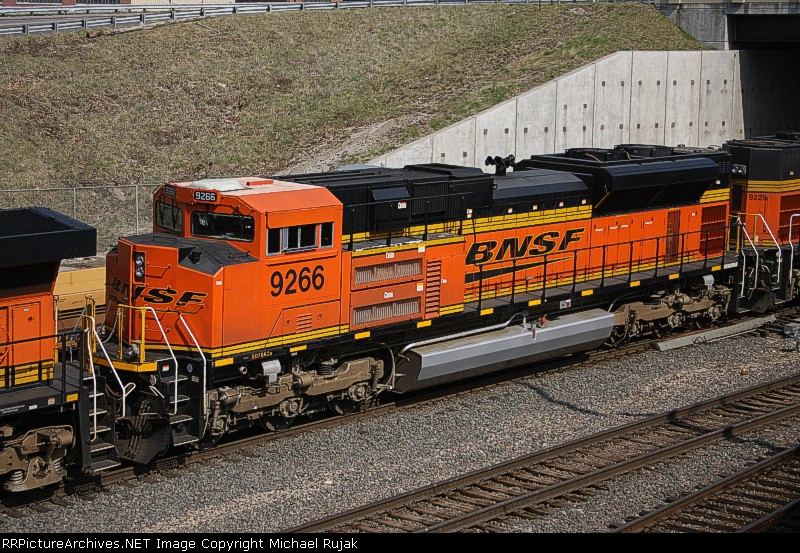 BNSF 9266